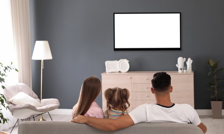 How to Fix a TV that is Flickering ON and OFF (STEPS) – Volt Fixer