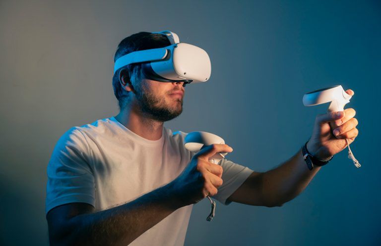 (SOLVED) Why Does My Oculus Quest 2 Keep Turning OFF? - Volt Fixer