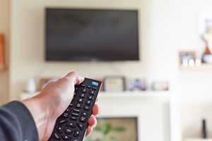 (SOLVED) Why Does my Hisense TV Keep Turning OFF? - Volt Fixer