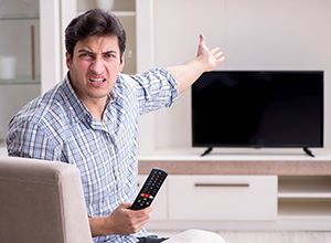 (SOLVED) Why Does my Samsung TV Keep Turning OFF? - Volt Fixer